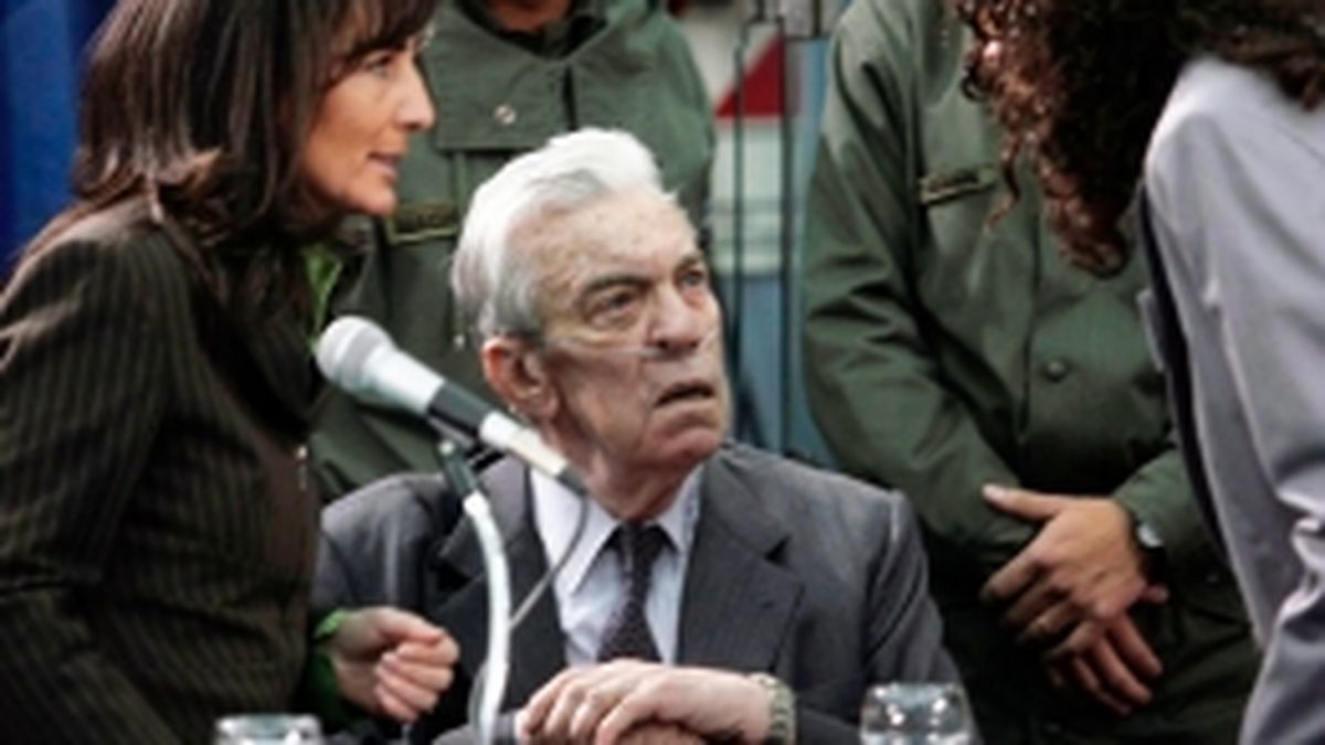 Por su estado de salud, separan a Bussi de juicio por delitos de lesa ...