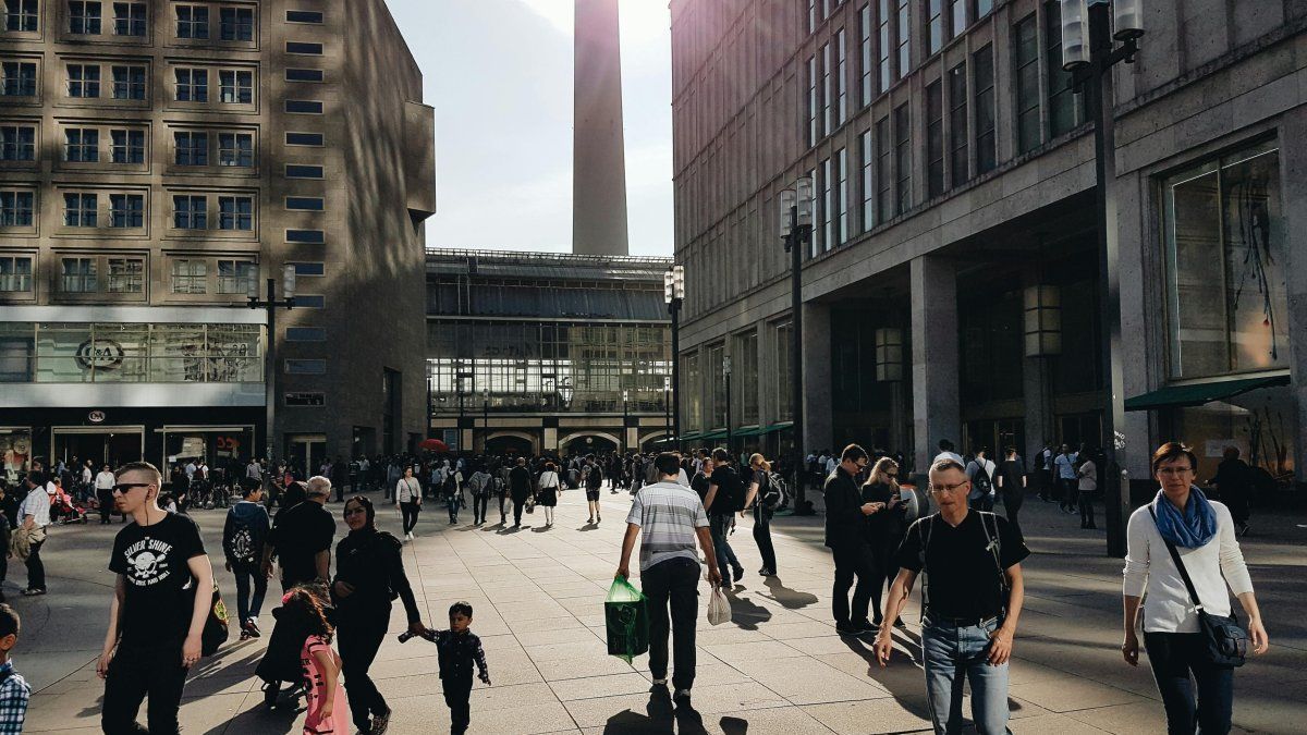 Why people who walk slowly bother me, according to psychology - 24 ...