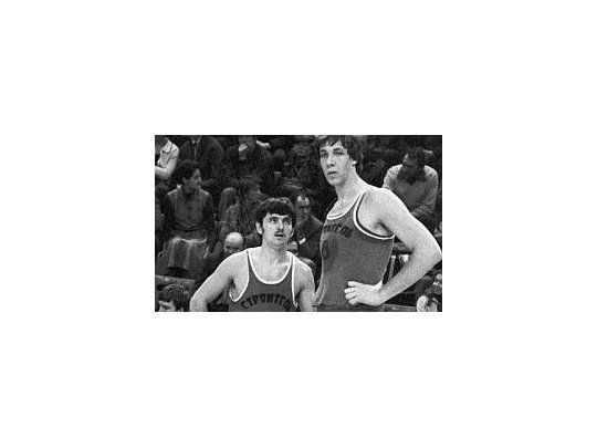 Murió el basquetbolista más alto de la historia