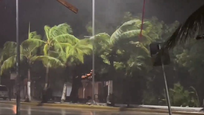 Huracán Beryl llegó a México: así fue el MOMENTO EXACTO del impacto en ...