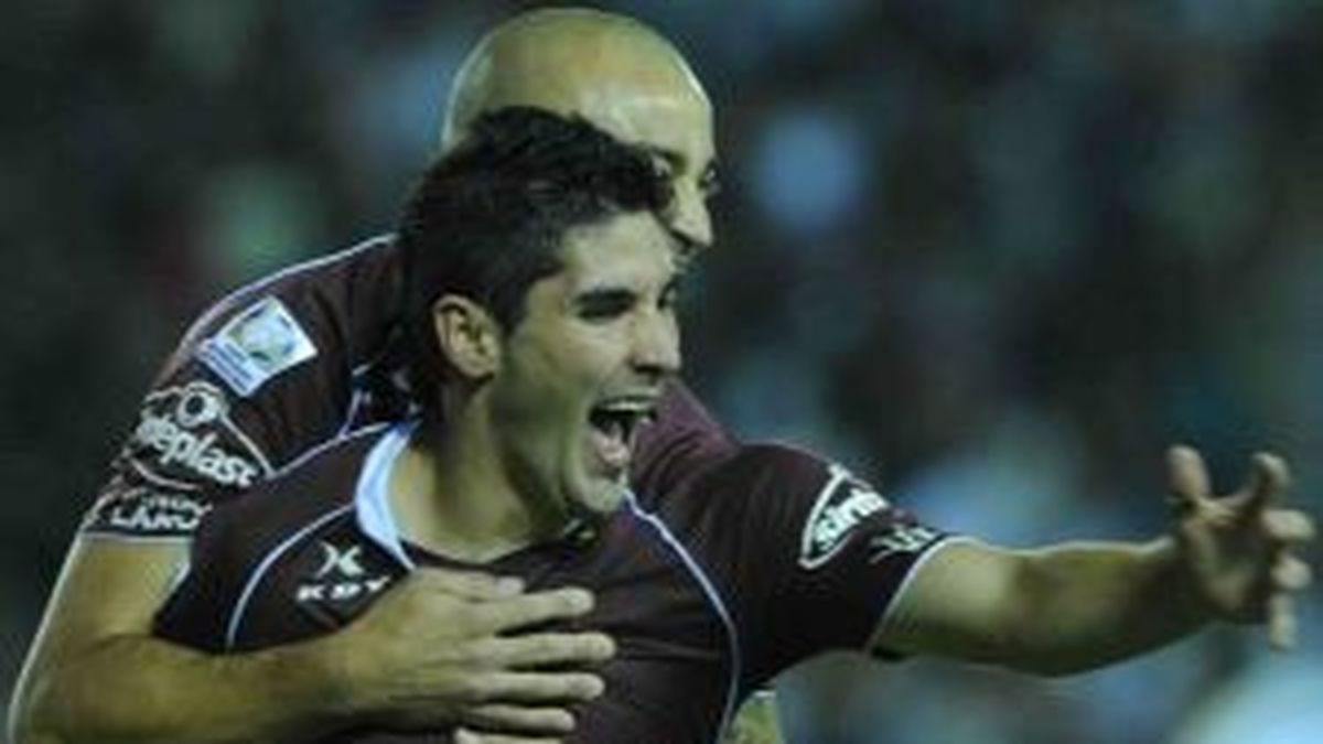 Lanús aprovechó su momento y mantiene vivas sus chances