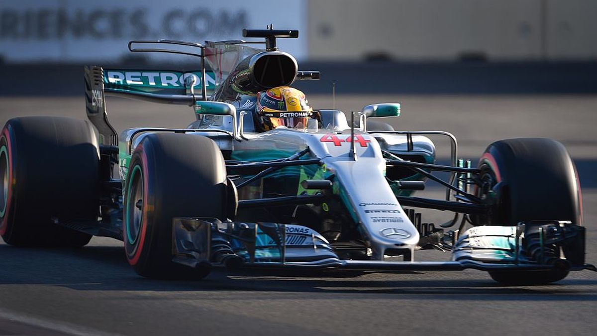 Hamilton vuelve a partir primero, pero ahora va por la cima